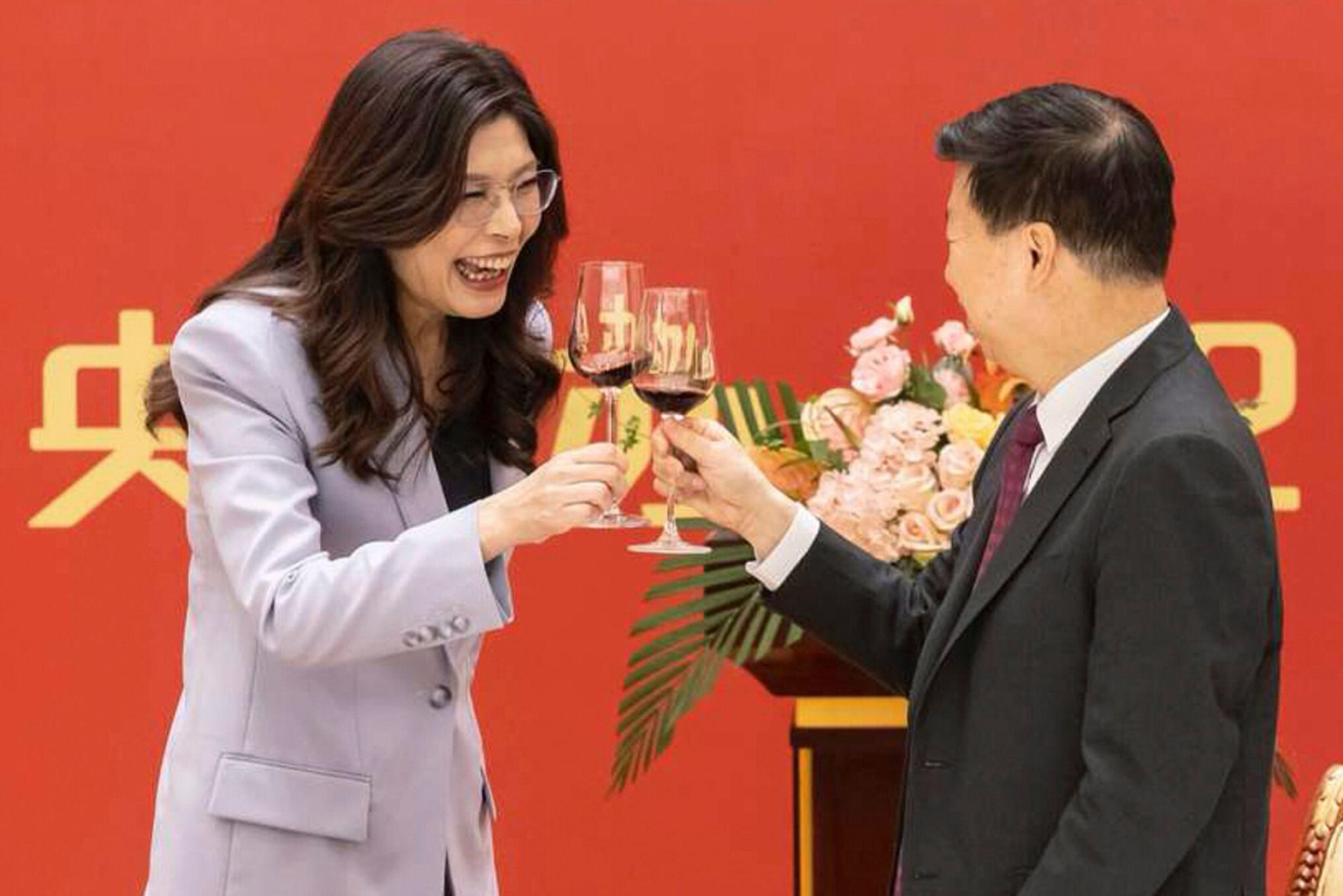 Presidenta del partido Kuomintang de Taiwán inicia visita a Beijing ...